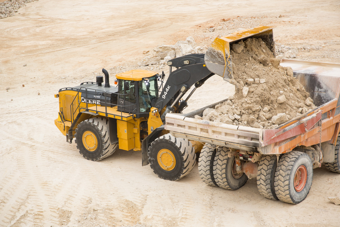 John Deere 944k Hybrid Wheel Loader - E-Mobility Engineering