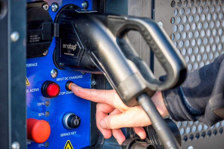 ECE electric Doosan DX165W and DX300LC - E-Mobility Engineering