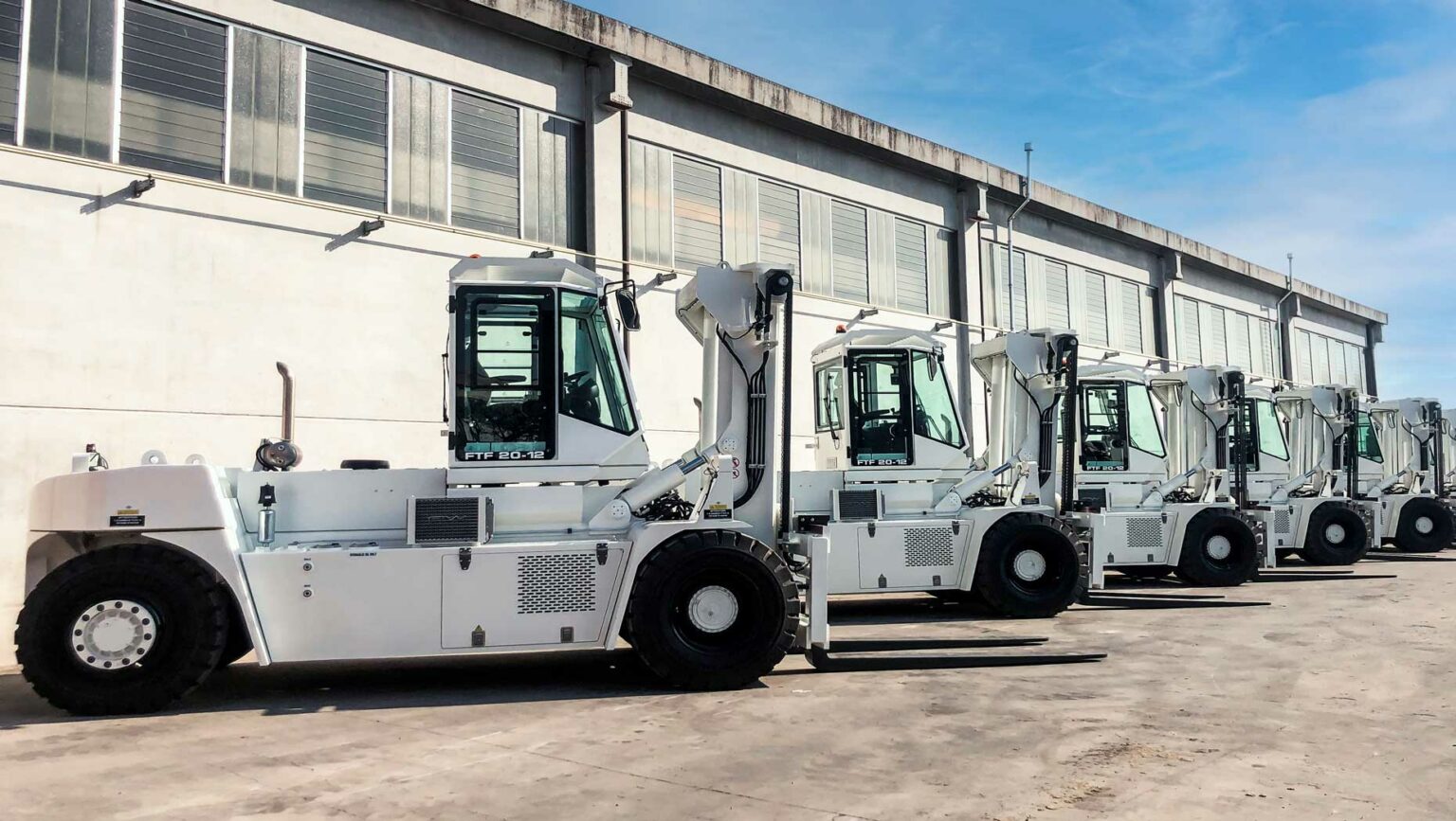 Volvo Penta and FTMH announce range of e-forklifts - E-Mobility Engineering