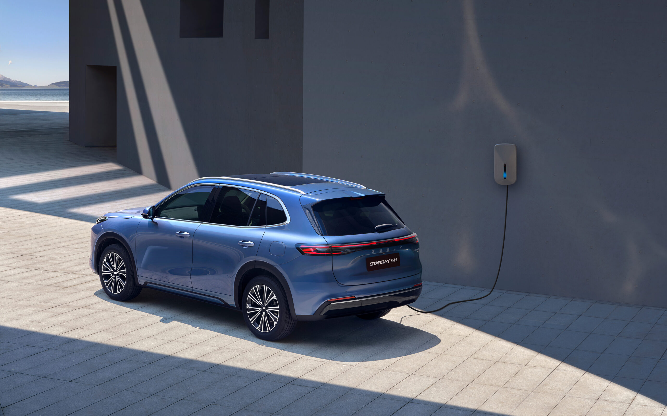Geely Starray EM-i PHEV with 84-mile range